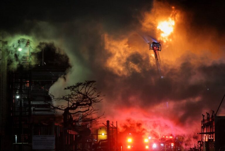Massive Fire Erupts in Jet Fuel Unit at Chevron's Los Angeles Refinery ...