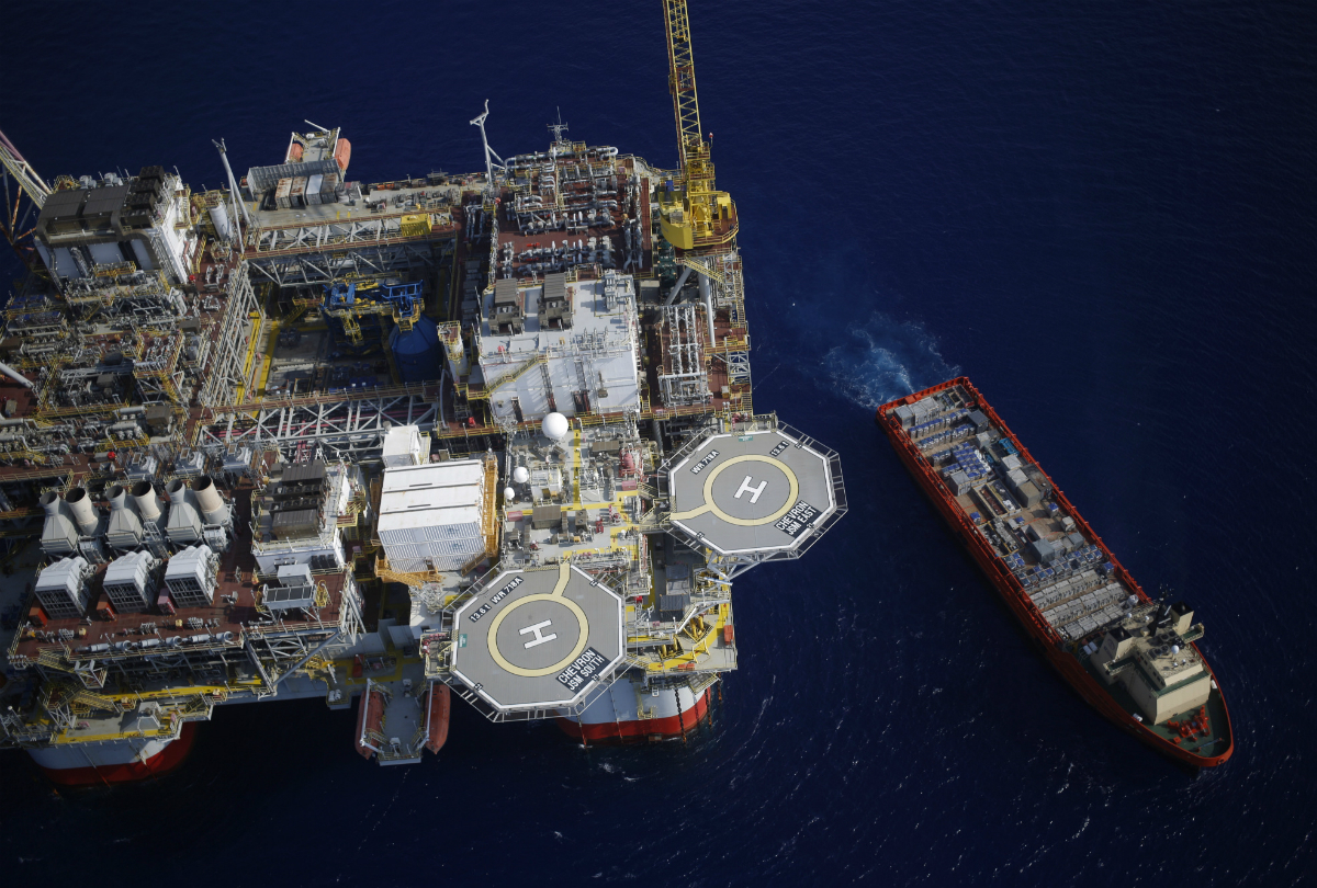 Trump Developing Plans to Aid Oil Despite Democrats’ Opposition ...